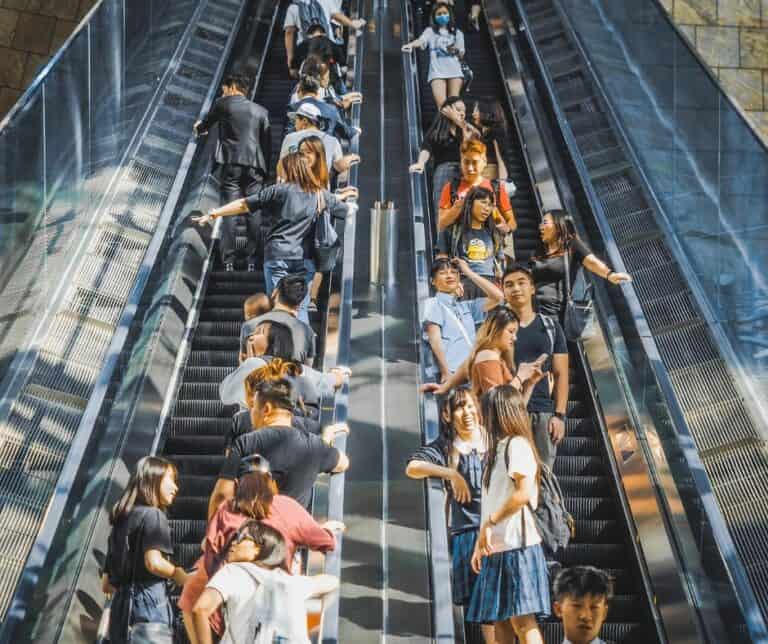The Fear Of Escalators (Escalaphobia): Causes, Symptoms, Treatment ...